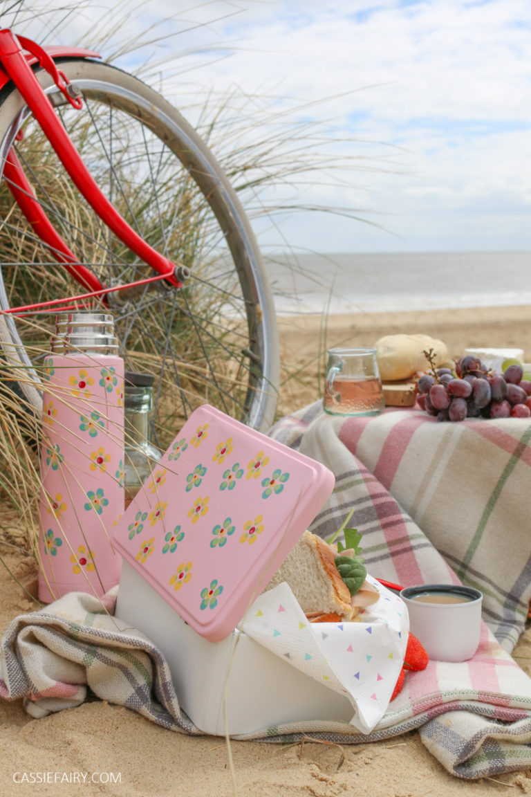 How to personalise a lunch box and flask for back-to-school