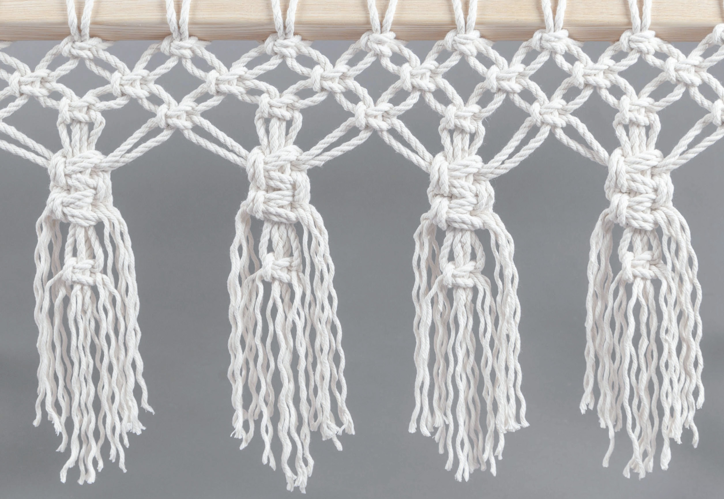 Step-by-step tutorial to make a macramé daybed | My Thrifty Life by ...