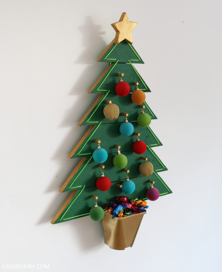 How to DIY a light-up neon Christmas tree using an old pallet & EL wire ...