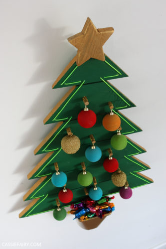 How to DIY a light-up neon Christmas tree using an old pallet & EL wire ...