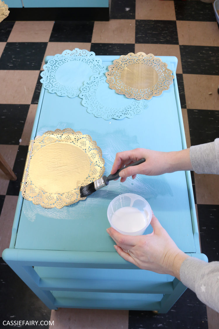 Step-by-step guide to turn an old hostess trolley into a colourful bar ...