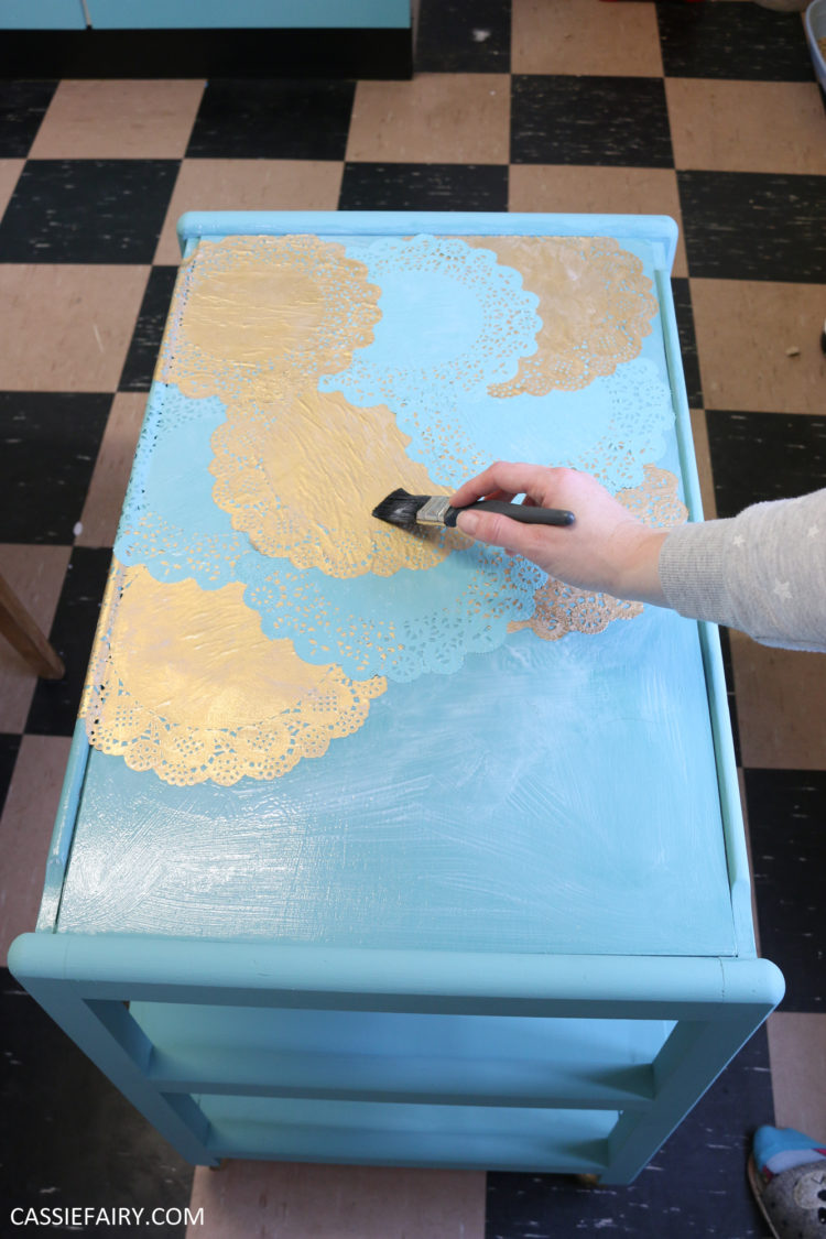 Step-by-step guide to turn an old hostess trolley into a colourful bar ...