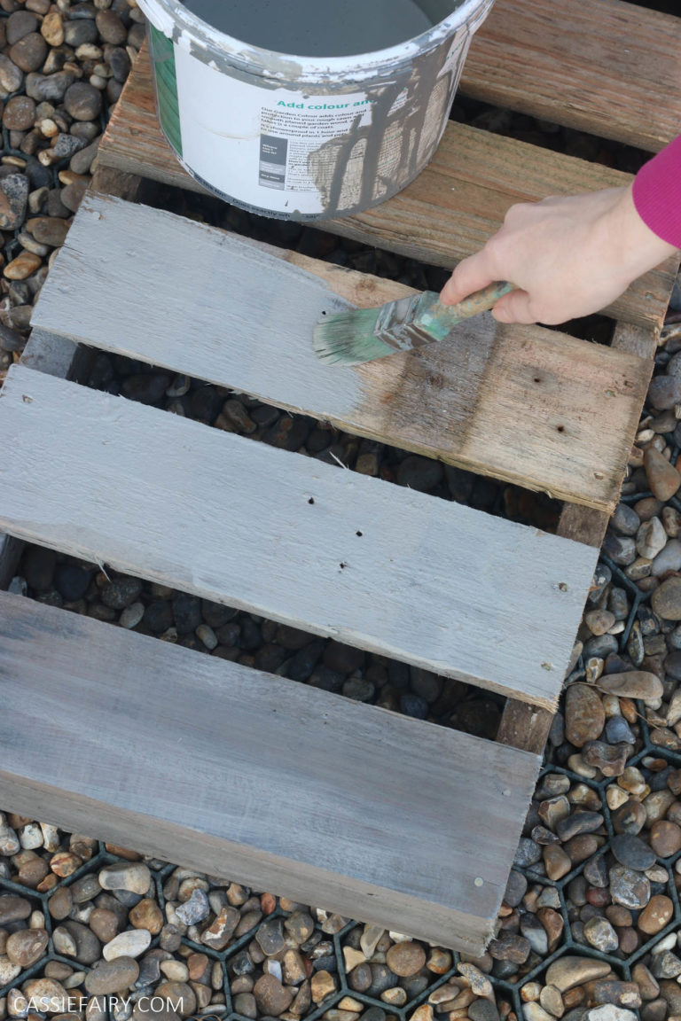 How to DIY a bin store using leftover timber or pallet wood | My ...