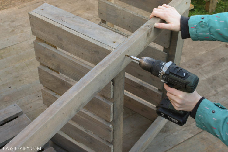 How to DIY a bin store using leftover timber or pallet wood | My ...