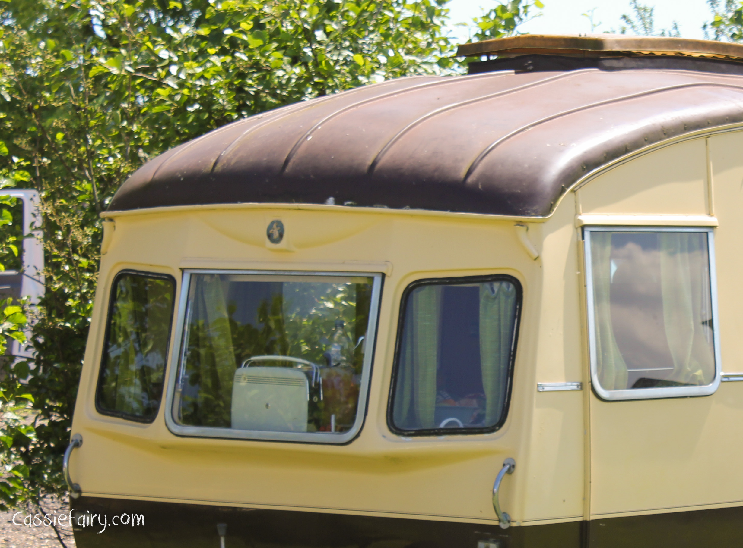 Renovation inspiration – Vintage ‘loaf of bread’ caravan | My Thrifty ...
