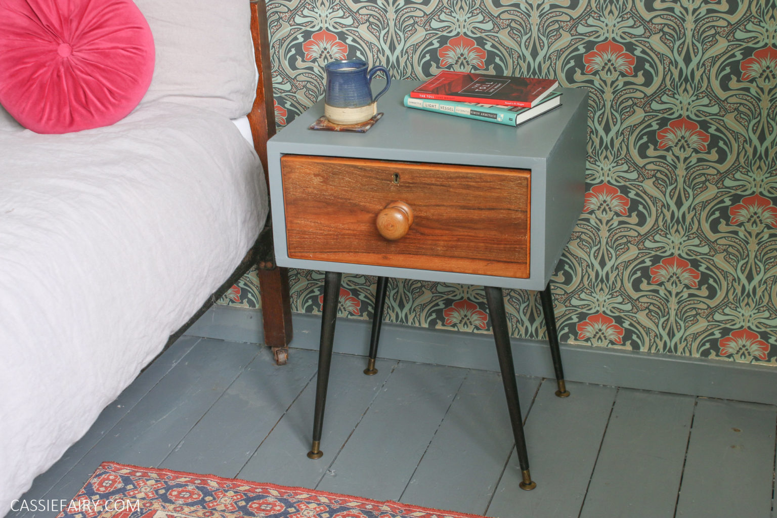Step-by-step upcycling DIY: Turn broken drawers into bedside tables ...