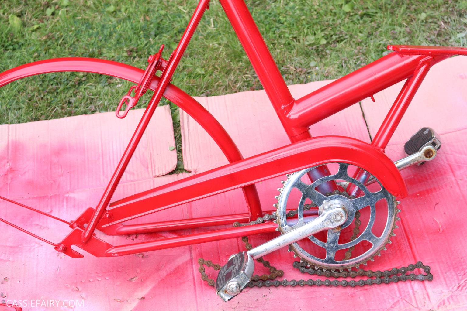 Upcycling a rusty old bicycle into a planter for your cottage garden ...