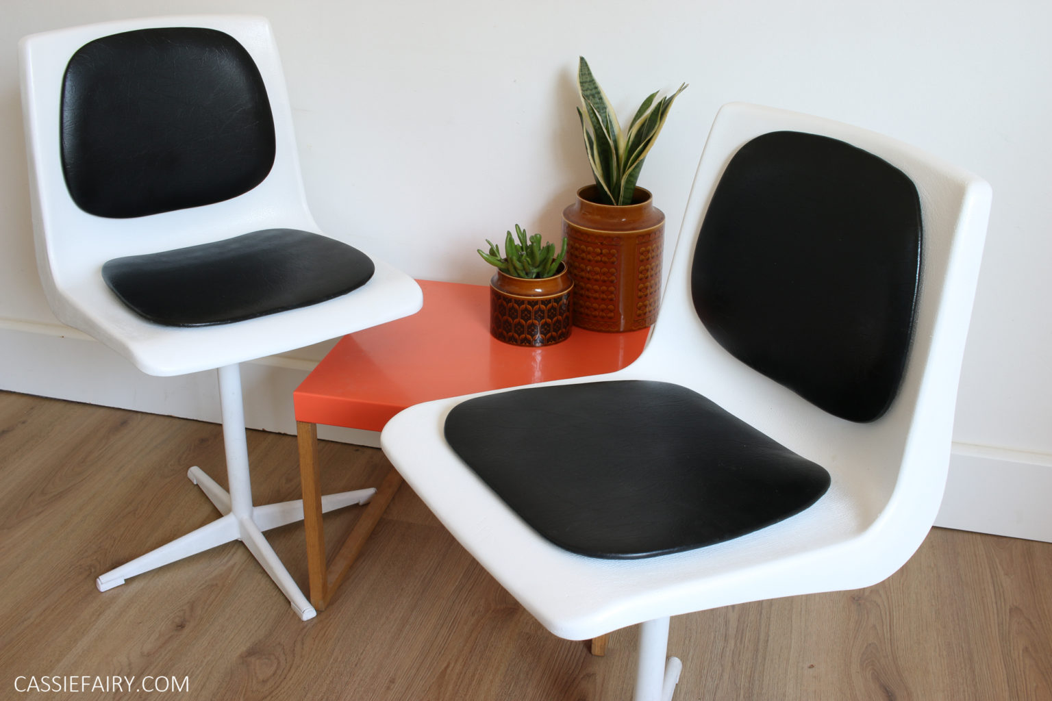 DIY Video: The easy way to revamp old plastic chairs + vintage vinyl ...