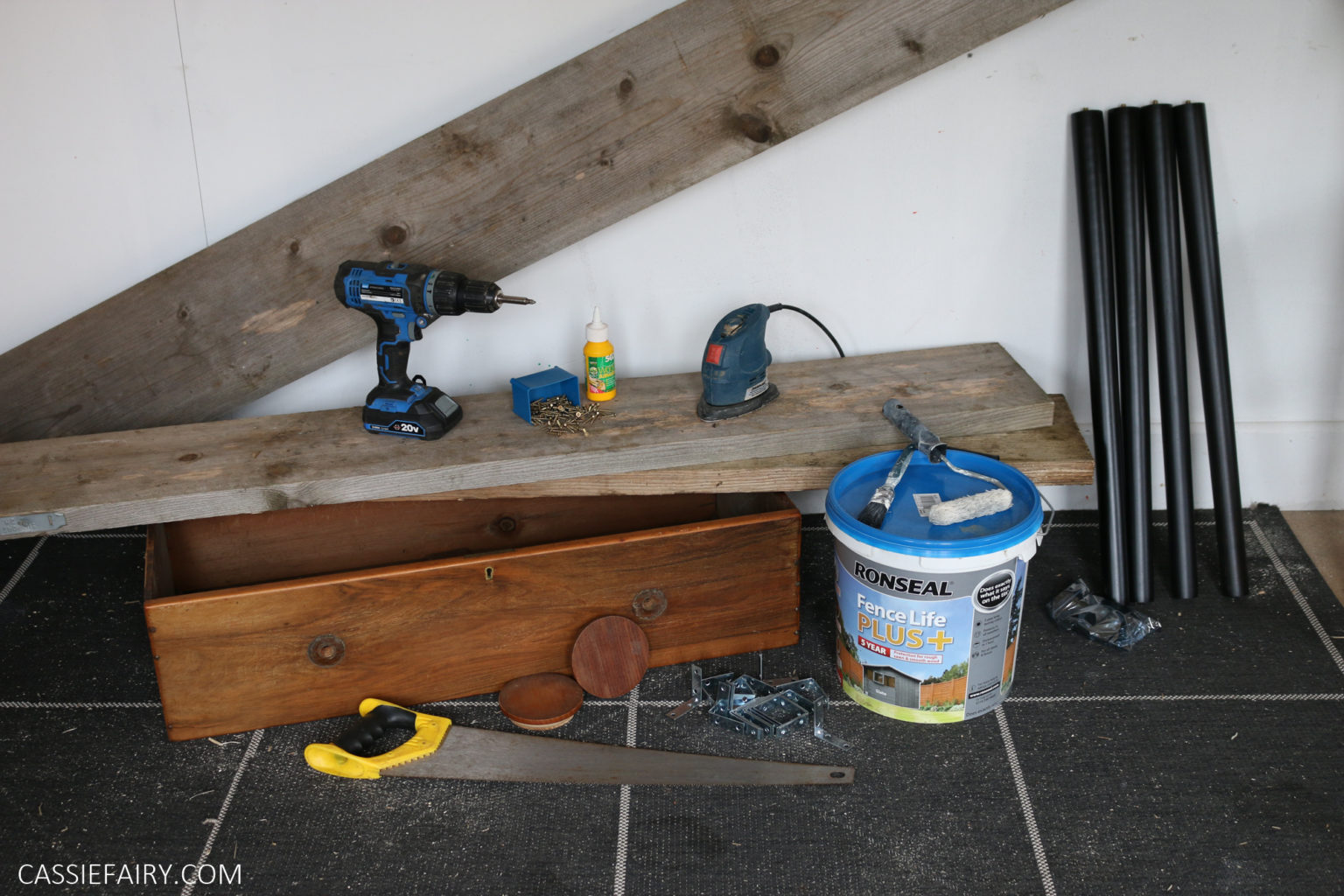 How to turn an old drawer & scaffold boards into a DIY desk or hallway ...