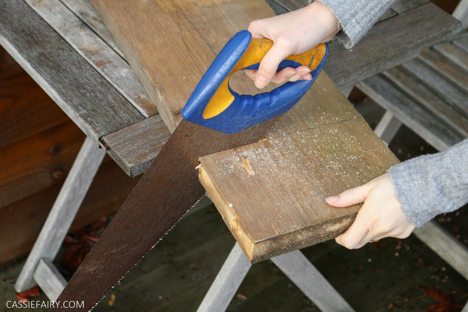 How to turn an old drawer & scaffold boards into a DIY desk or hallway ...