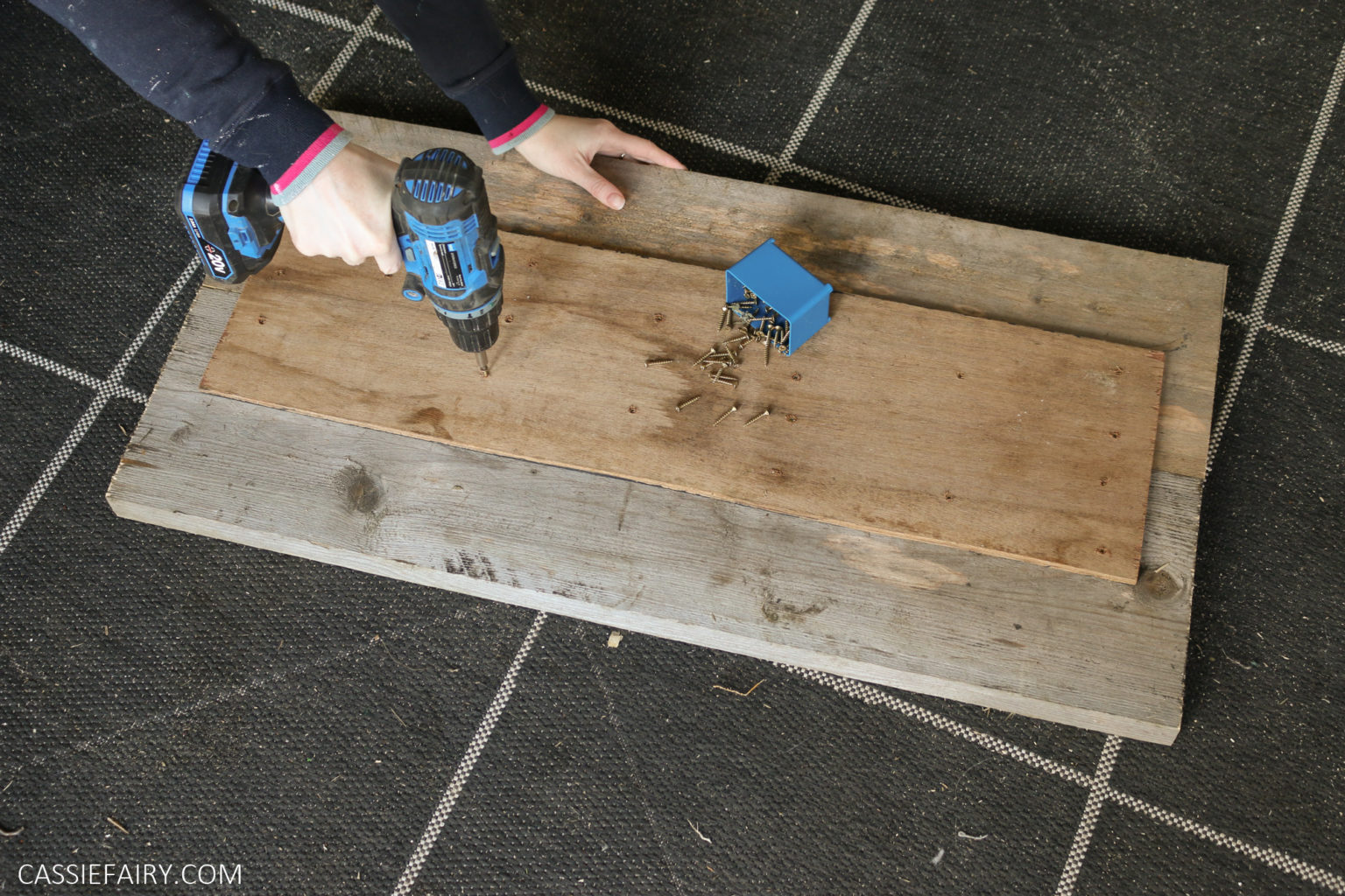 How to turn an old drawer & scaffold boards into a DIY desk or hallway ...