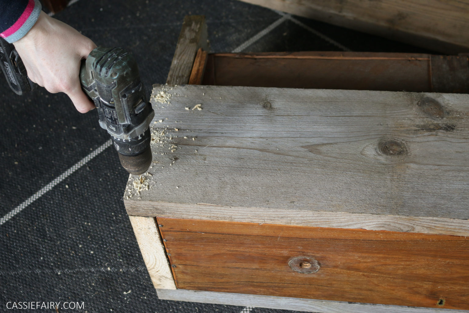 How to turn an old drawer & scaffold boards into a DIY desk or hallway ...