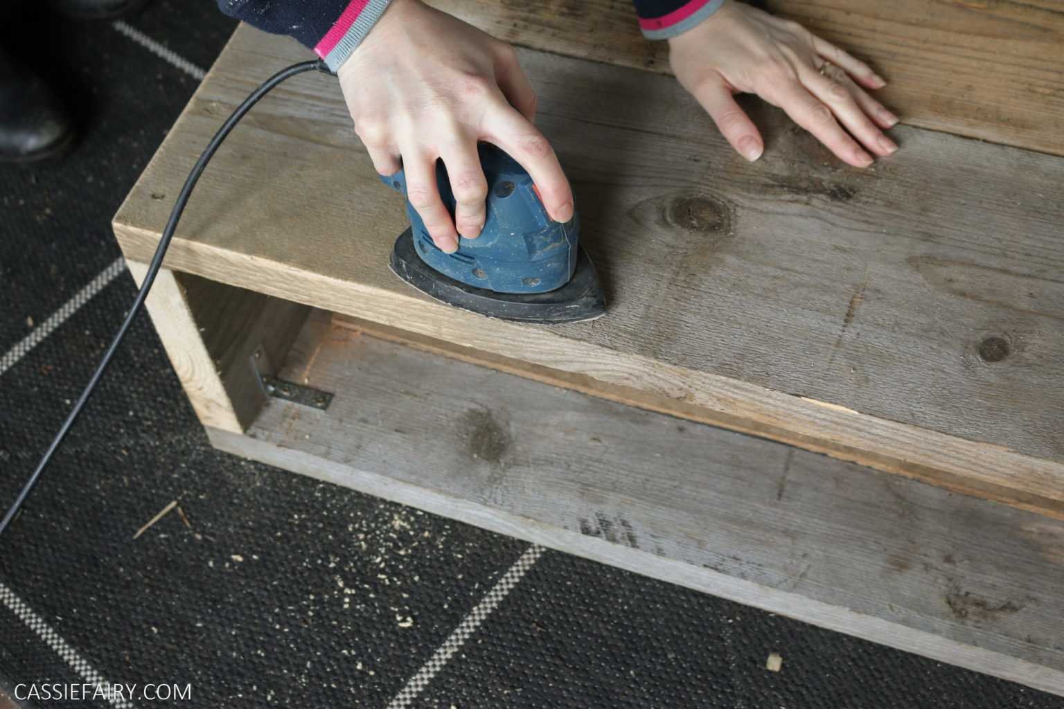 How to turn an old drawer & scaffold boards into a DIY desk or hallway ...