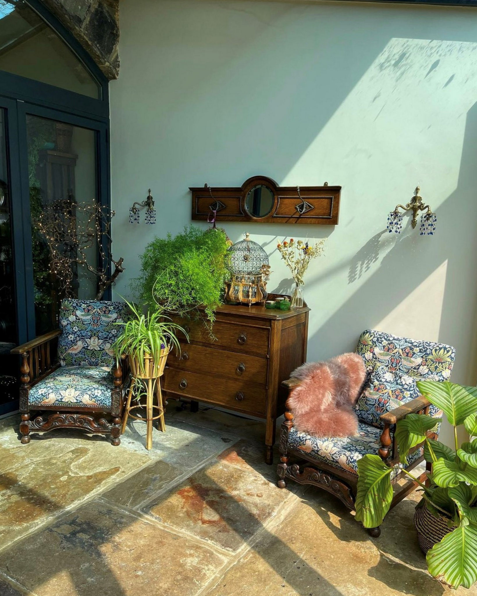 Home tour of a vintage-industrial style workers’ cottage from the 1900s ...