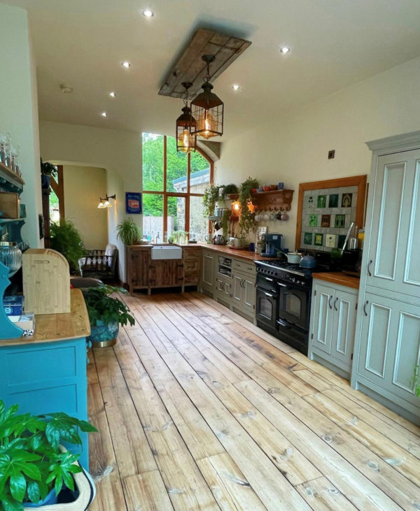 Home tour of a vintage-industrial style workers’ cottage from the 1900s ...