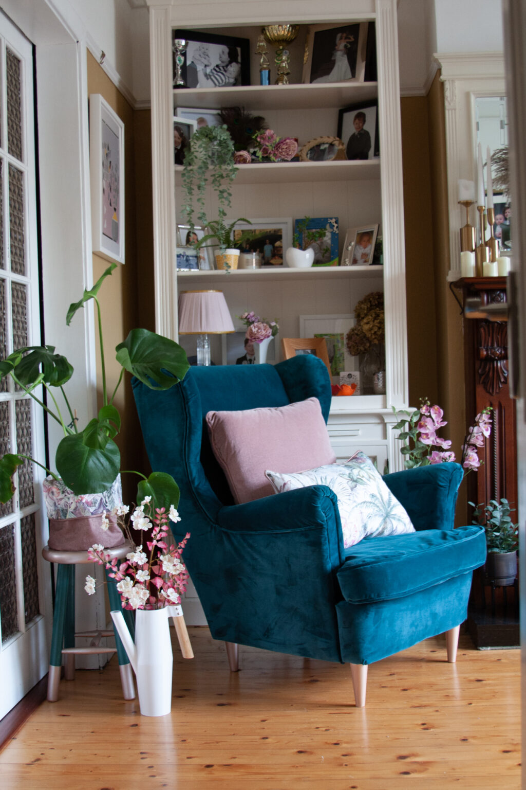 Unique vintage home tour full of upcycled pieces & pops of pastel pink ...