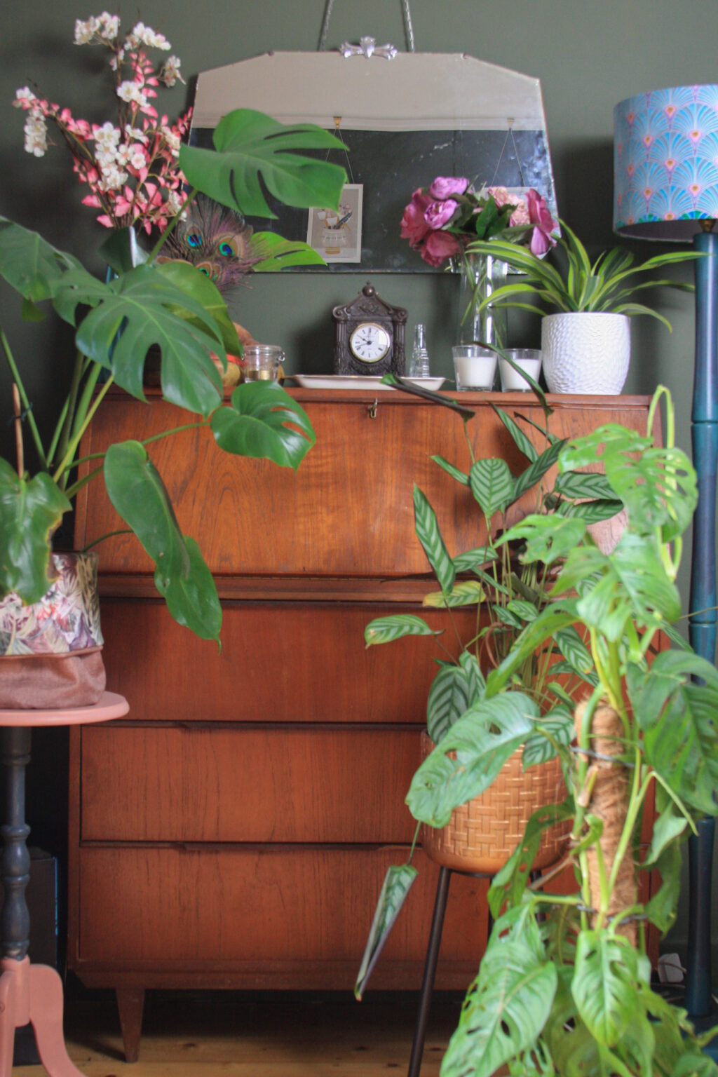 Unique vintage home tour full of upcycled pieces & pops of pastel pink ...