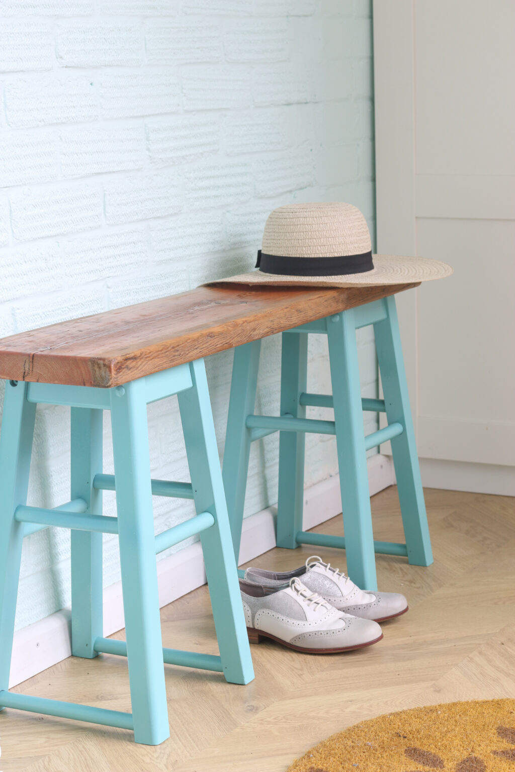 ow to upcycle kitchen stools into a porch bench