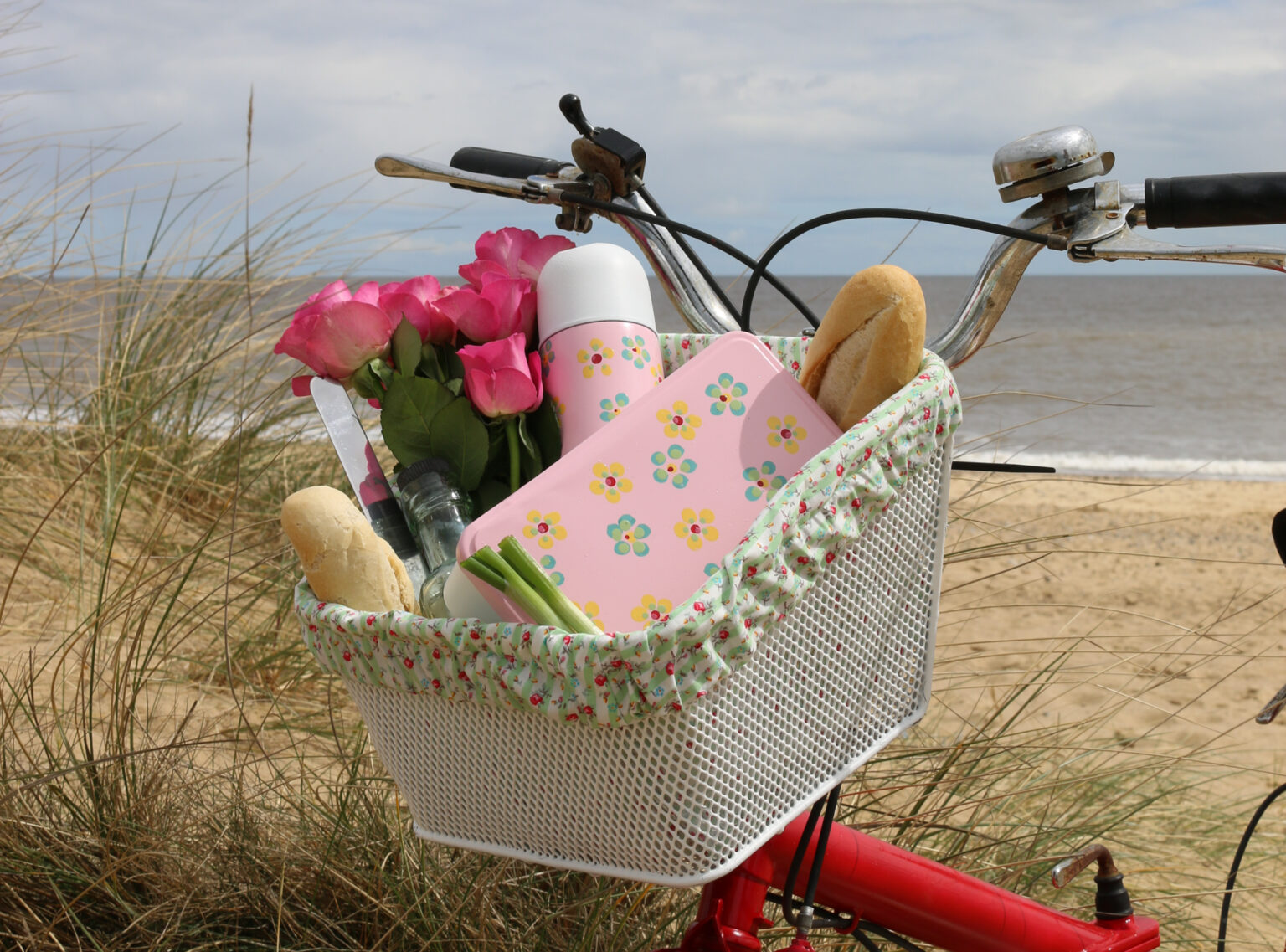 How to sew a pretty fabric liner for your bicycle basket (or any kind ...