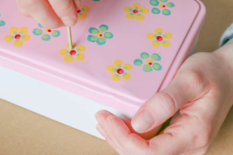 How to personalise a lunch box and flask for back-to-school