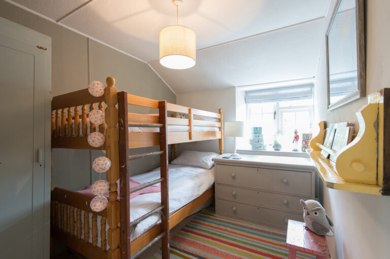 Home tour of @BeatenGreen's cosy Cornish cottage