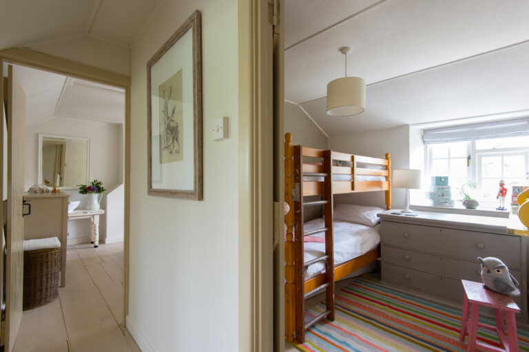 Home tour of @BeatenGreen's cosy Cornish cottage