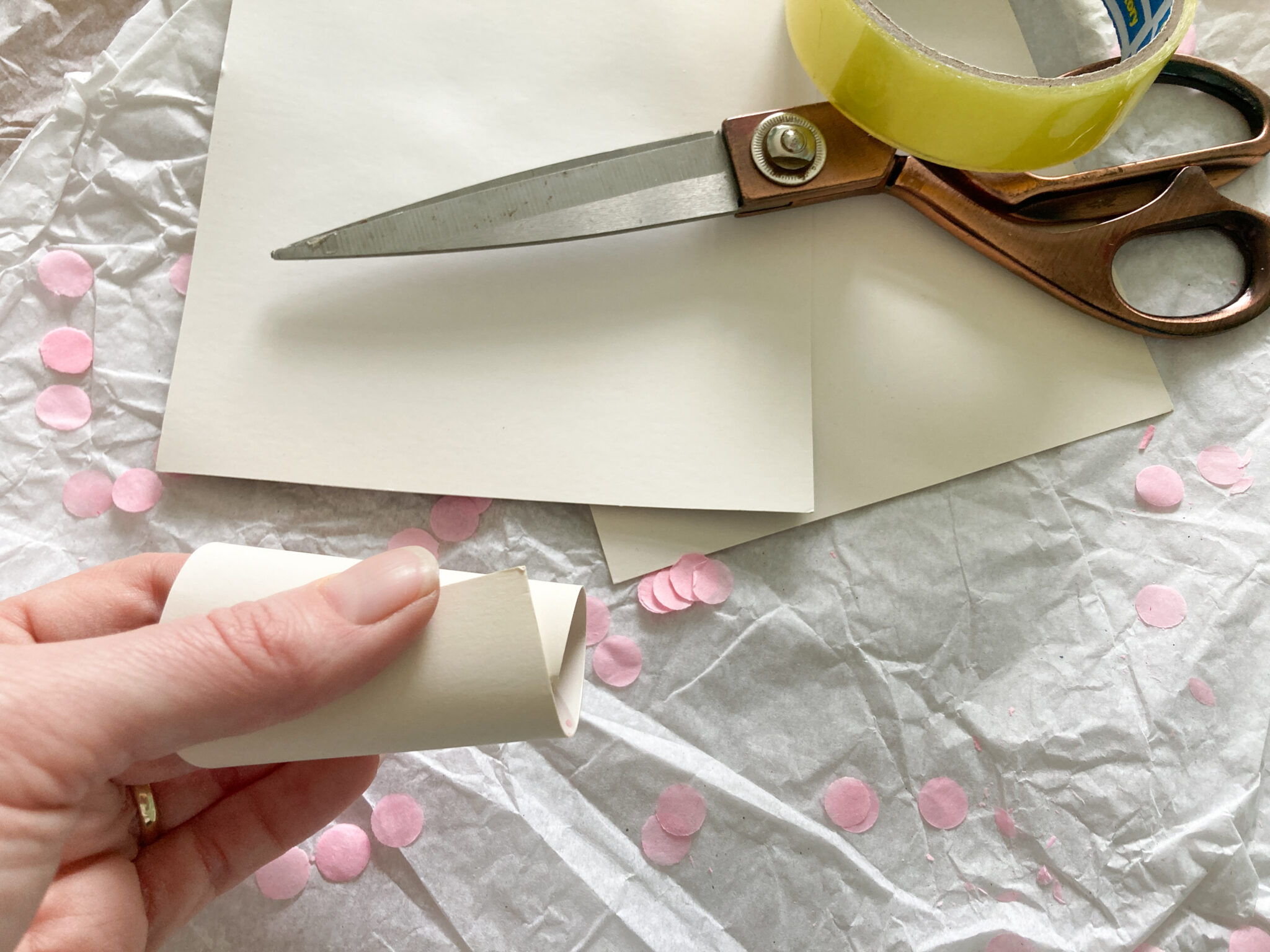 Top tips to DIY confetti balloons for your wedding or party
