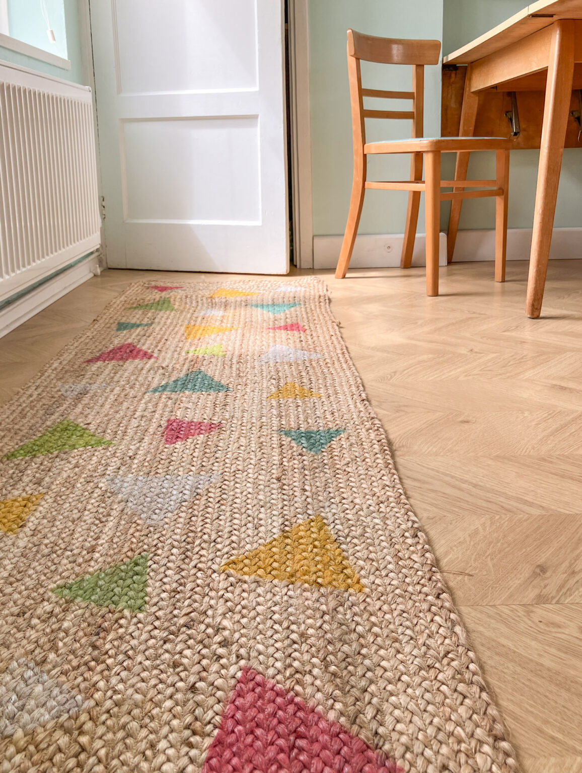 Easy DIY jute runner rug upcycling project for renters