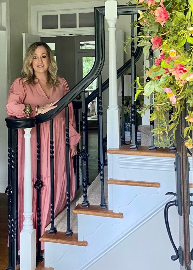 Home tour of Southern Charm Cottage + how to create an art-filled ...