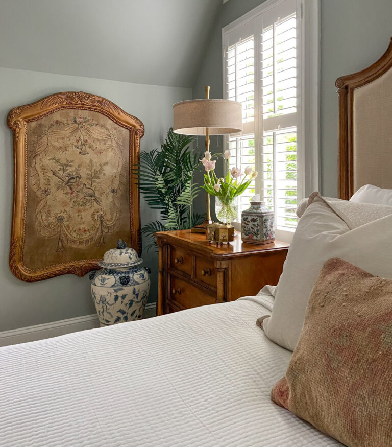 Home tour of Southern Charm Cottage + how to create an art-filled ...