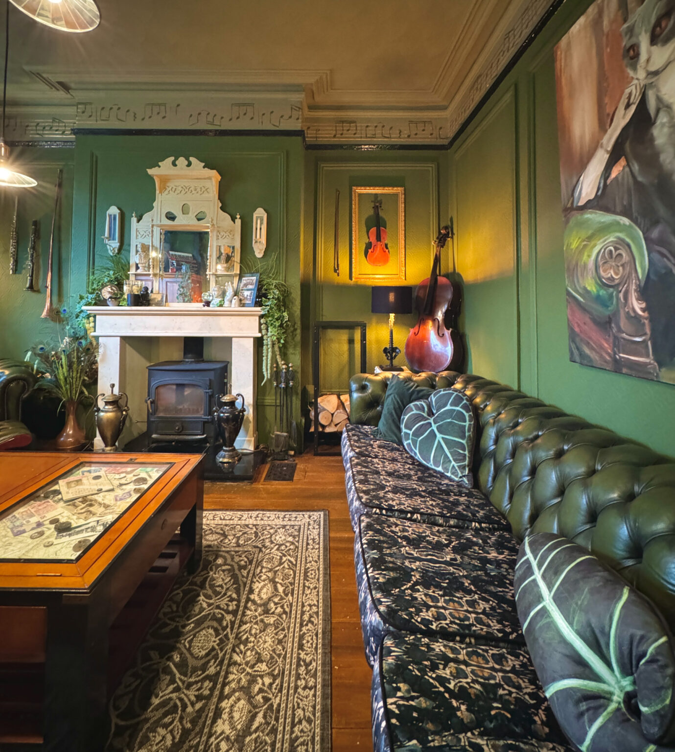 Home tour: An opulent period interior with tropical touches & glinting gold